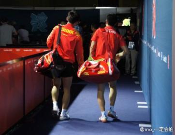 Chinese Tracksuit and Team bag | TableTennisDaily